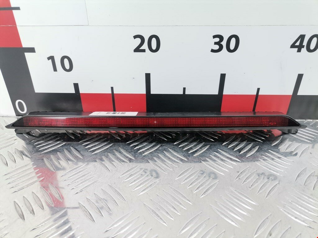 Фонарь дополнительный тормозной (стоп-сигнал) Volkswagen Golf 4 1J6945131C арт. 1568765