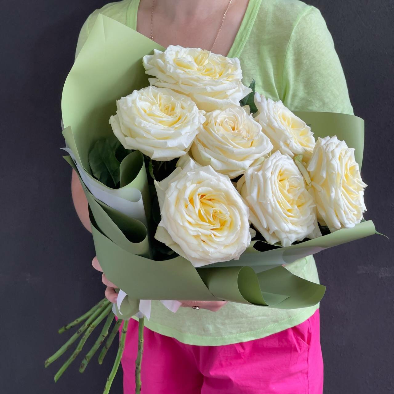 Монобукет Flowers Emily "Канделайт", пионовидные розы, 7 штук, высота 50 см