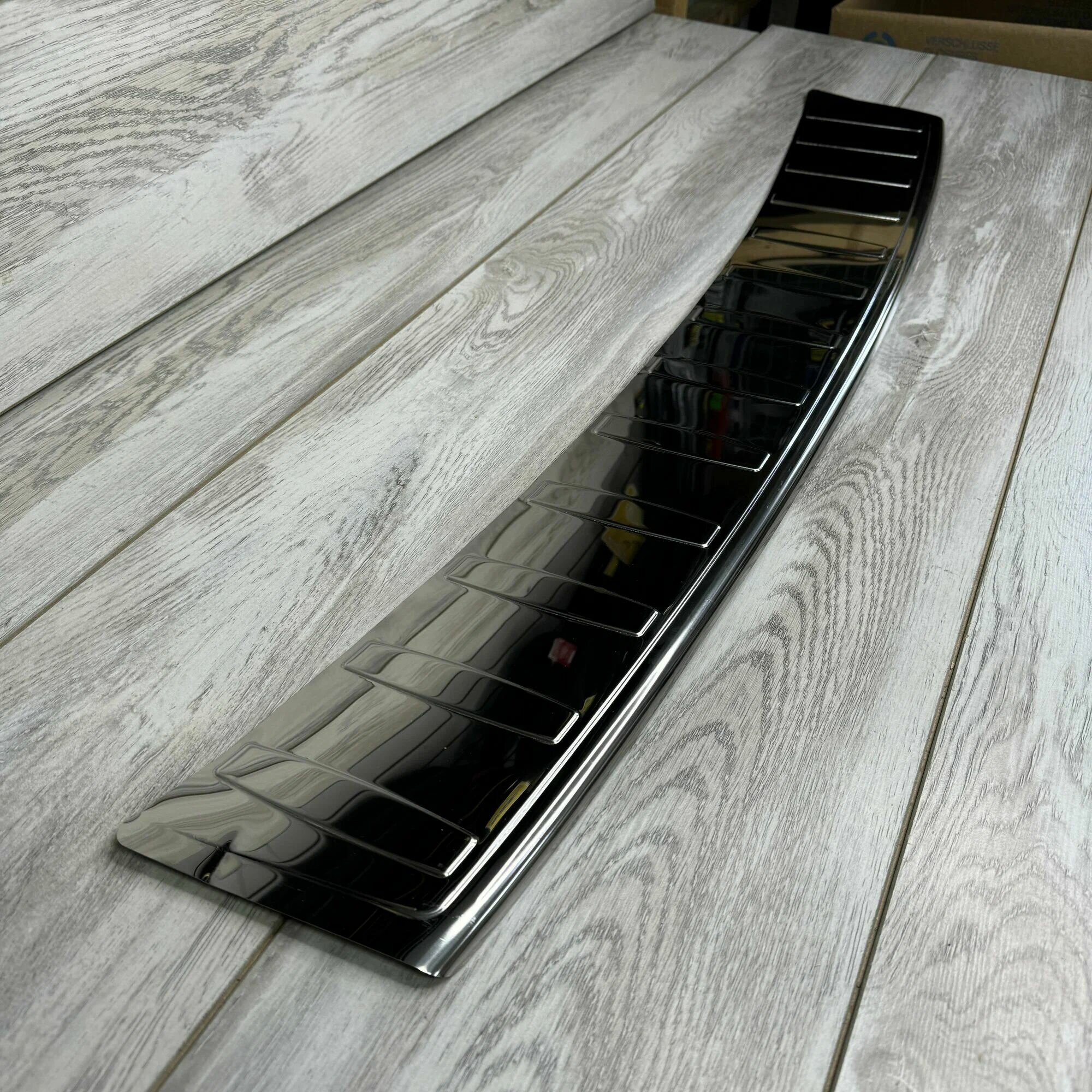 Накладка заднего бампера RENAULT Duster 2011- (загиб)