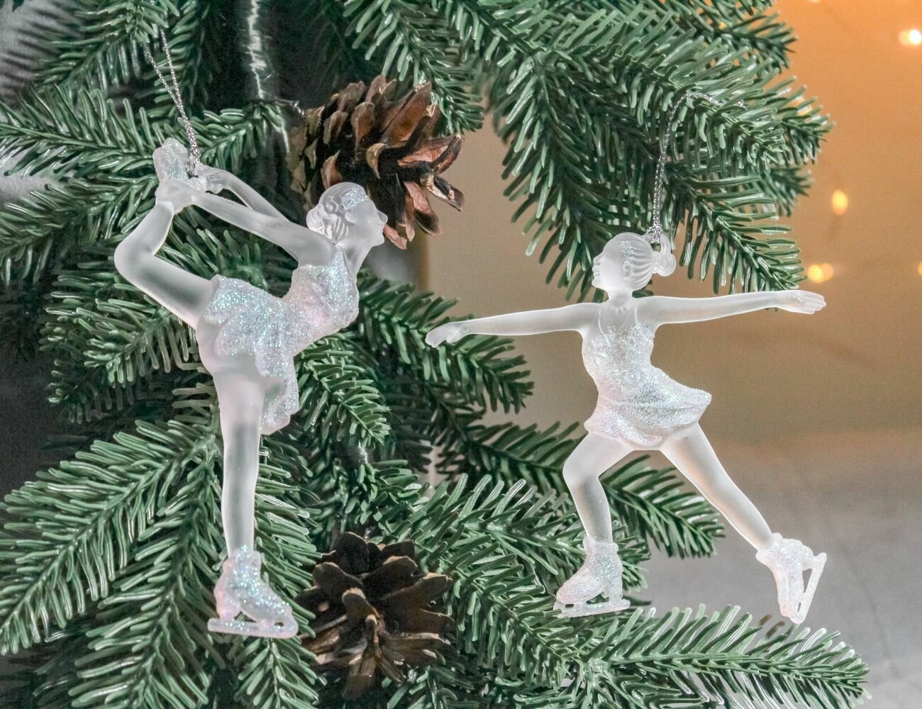 Набор акриловых ёлочных игрушек фигуристки, прозрачно-белые с радужным глиттером, 12 см, 2 шт, Forest Market 200665A