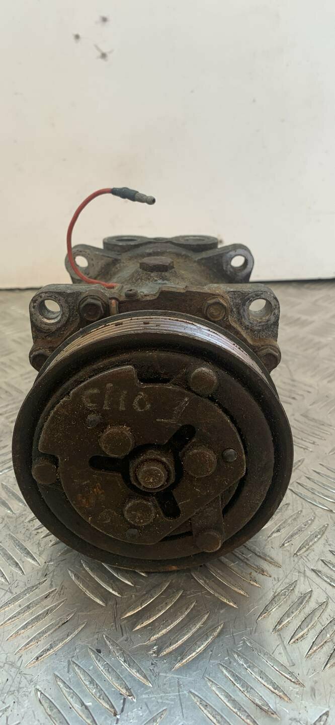 Компрессор кондиционера Renault Clio 1995 56317051C4