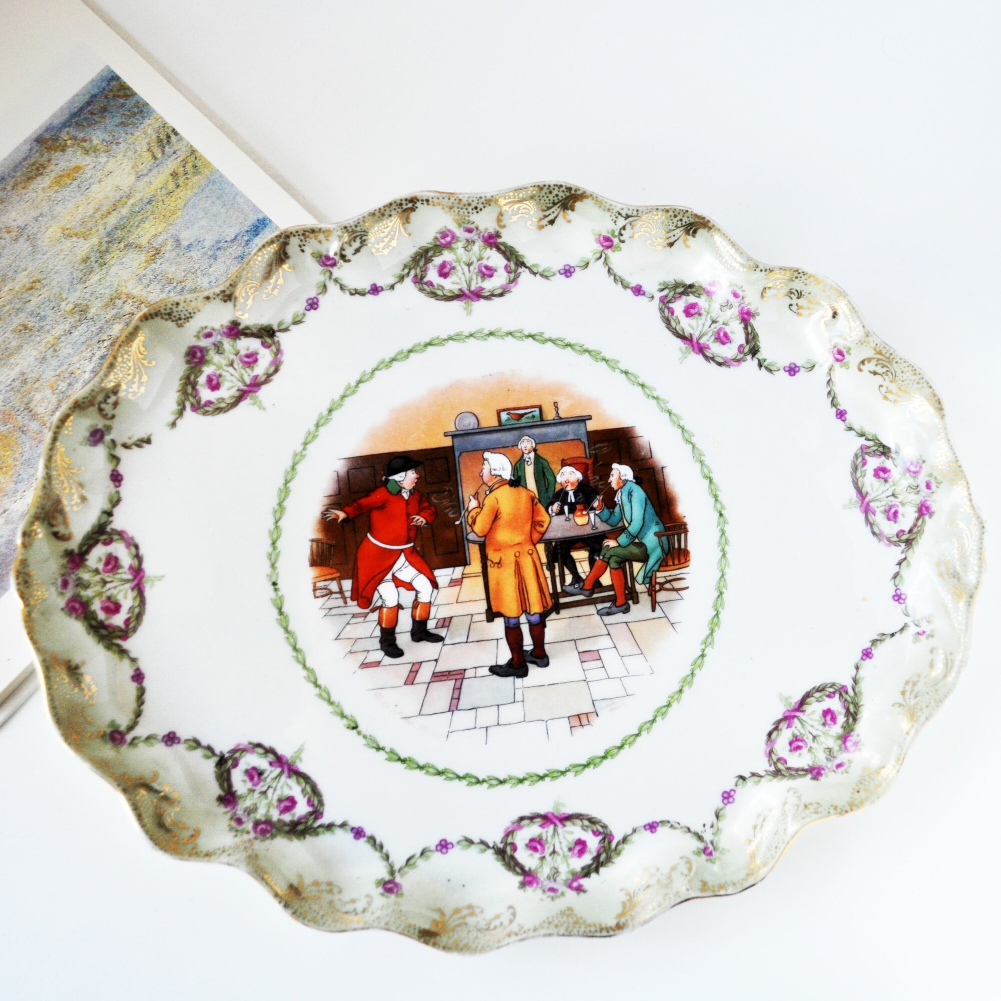 Антиквариат. Поднос-блюдо "В местном пабе". Фарфор, деколь, золочение. Австрия, 1900 годы.