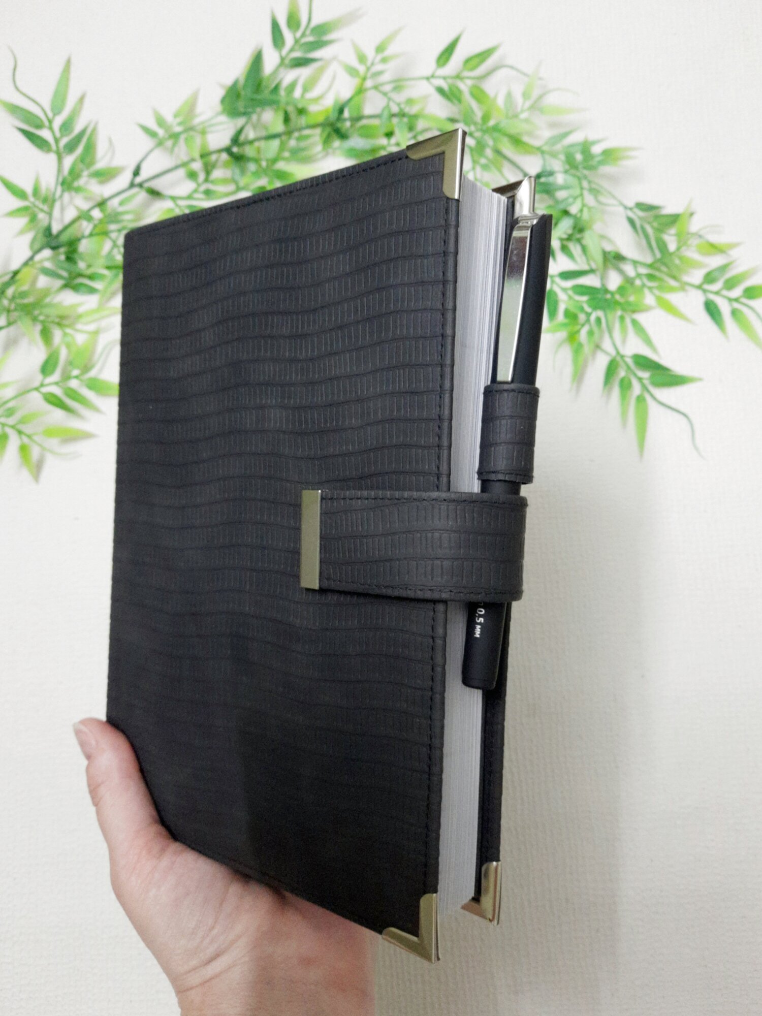 Мужской недатированный планер "Блокнот конспиролога", А5, в книжном переплёте, 160 л, обложка из экокожи