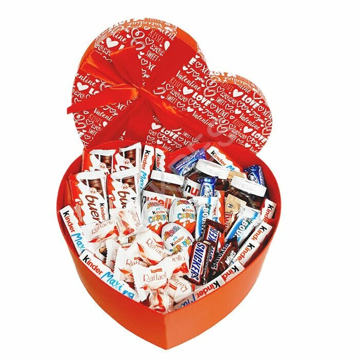 Сладкий подарок с Нутеллой и батончиками в коробке в форме сердца