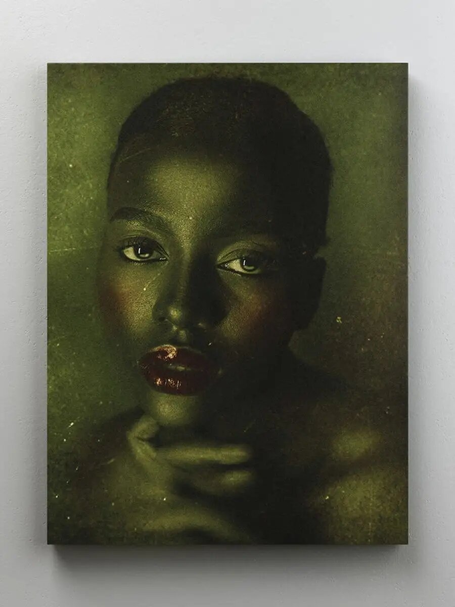 Интерьерная картина на холсте "Странный портрет в изумрудных тонах" размер 30x40 см