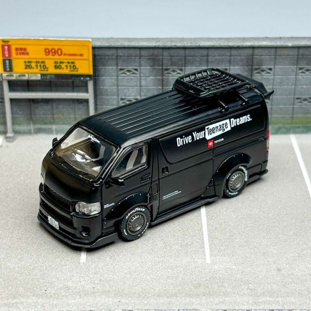 Машинка Tarmac Works TW 1/64 Toyota Hiace van with roof rack black Die-cast Alloy Car Model Collection Display Gift