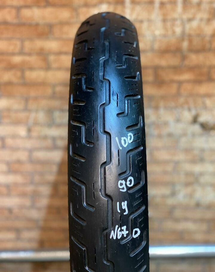 Мотошина 100/90 R19 Dunlop D401 No670