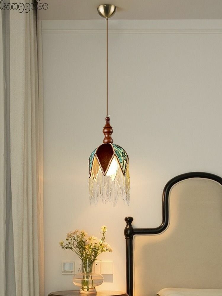 Люстра с кисточками в стиле ретро