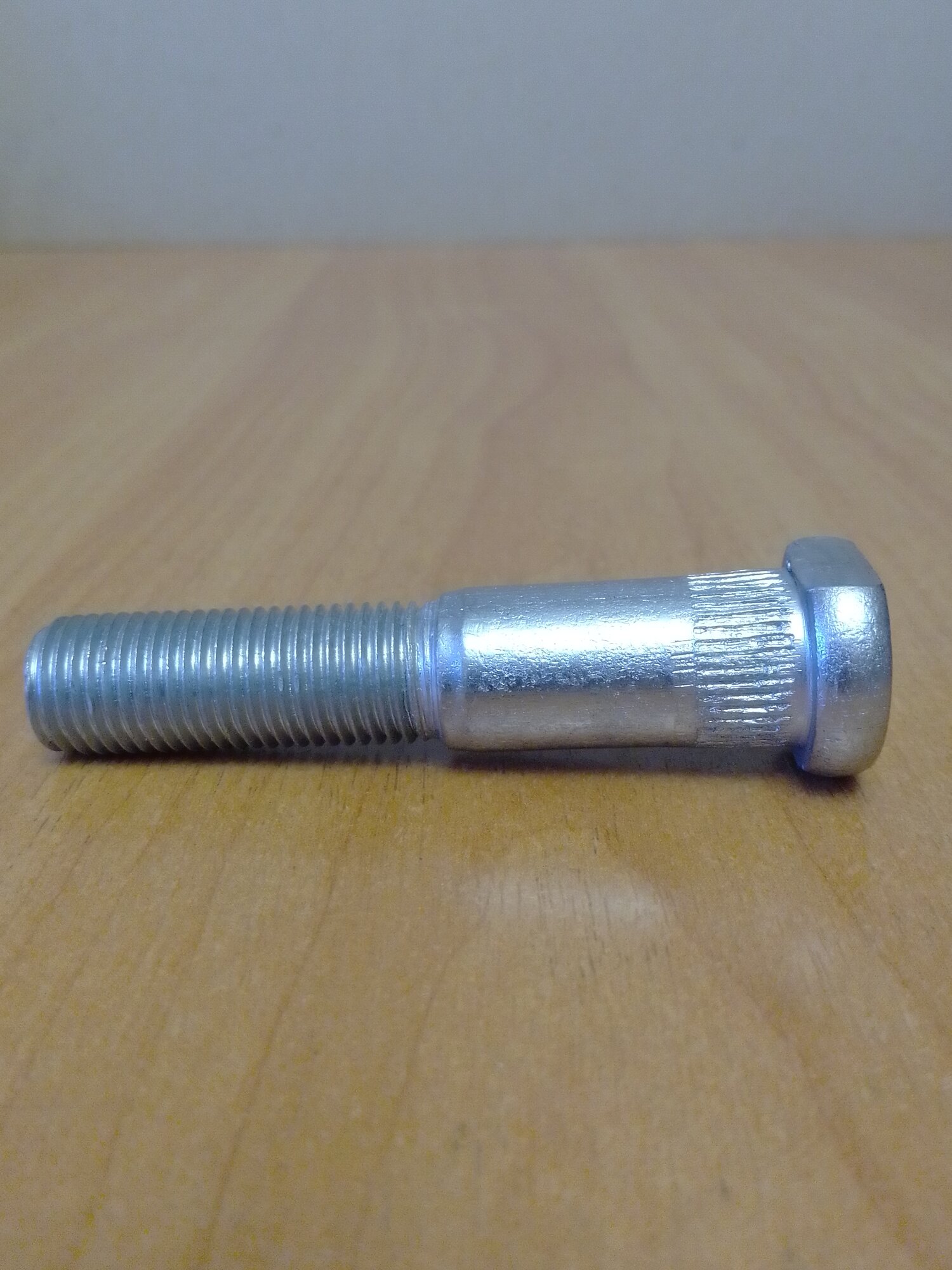 Шпилька (болт) колеса М14х1,5х70 для автомобилей ГАЗ-2217 Соболь ; ГАЗ-31029,3102; УАЗ Профи , УАЗ-3741,-3962,3909,3303,2206 , УАЗ Patriot 3163, УАЗ-3160, УАЗ-3151,20-3103008-Б. ОАО ГАЗ