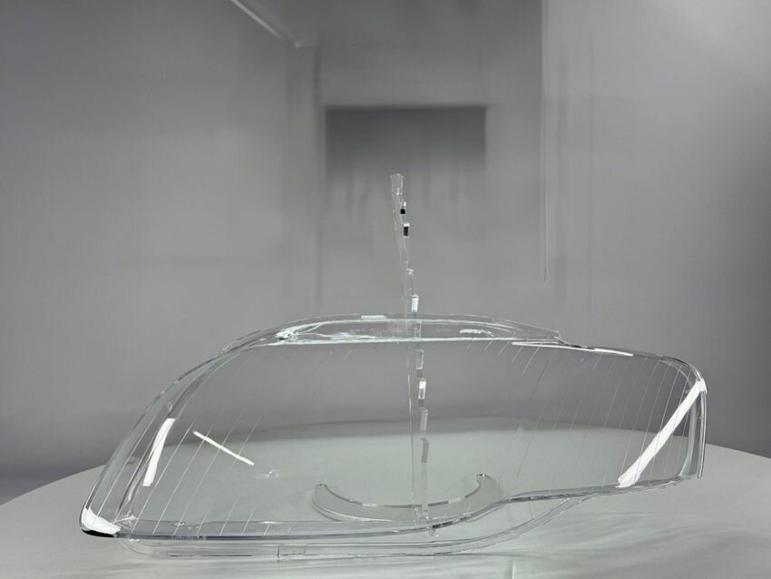 Стекло левое на Audi A4 III (B7) 2004-2009