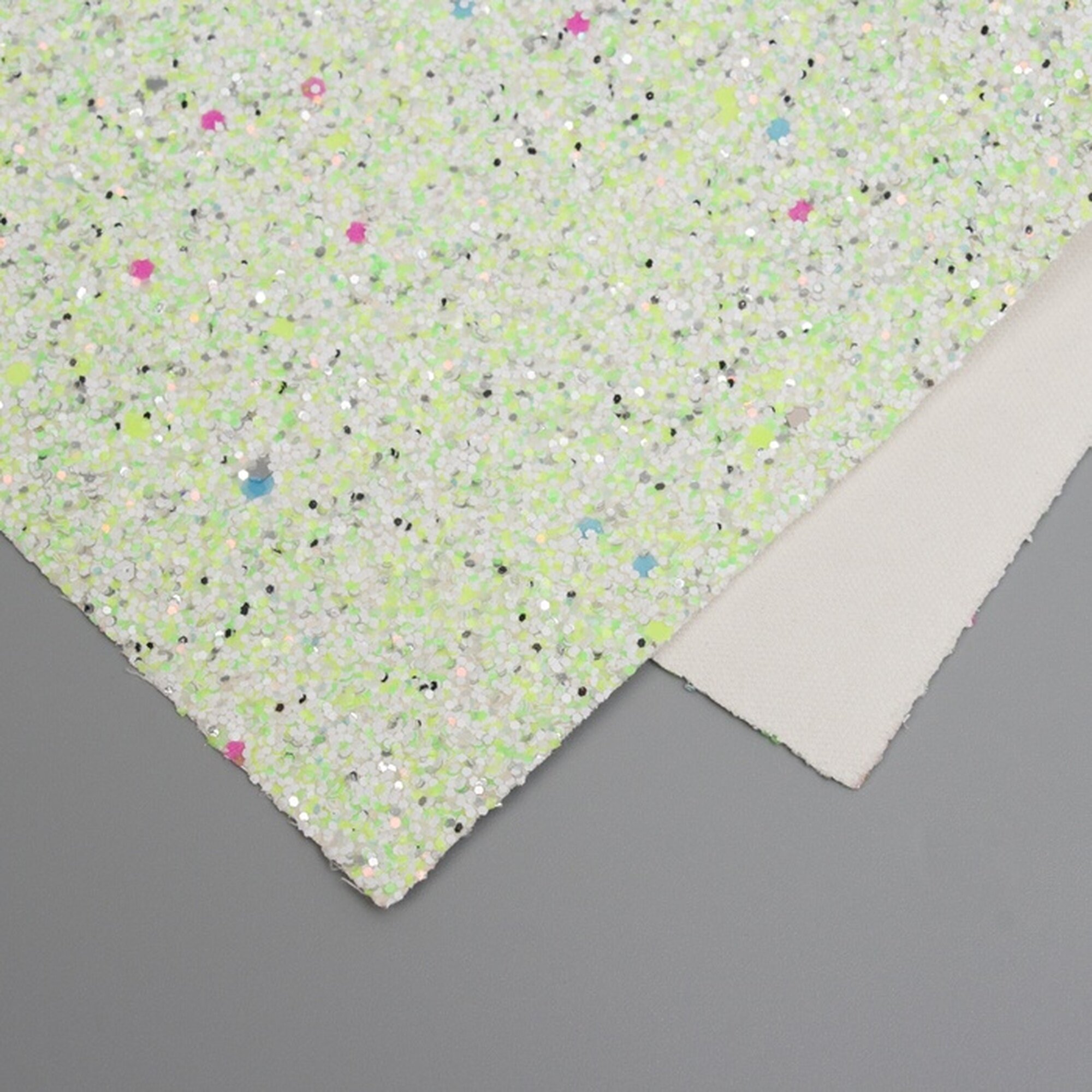 Лист для творчества иск. кожа "Блёстки" бело-зелёный лист 33х20 см толщина 1,6 мм