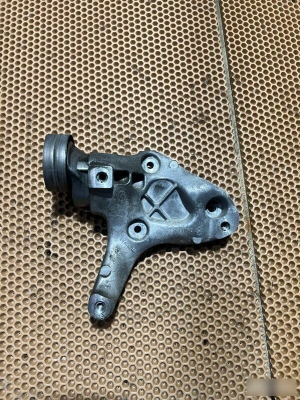 Кронштейн компрессора кондиционера Volkswagen Golf Б/У с пробегом