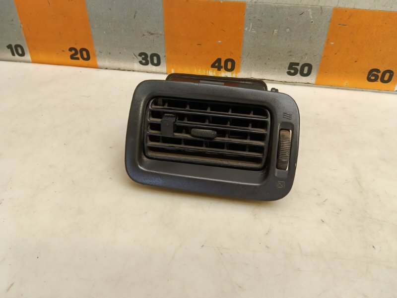 Б/У Дефлектор воздушный Subaru Forester 2000 SF, SF9 Прав. 404301 SUBARU арт. 66110FC030OE