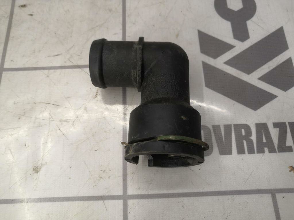 Фланец двигателя системы охлаждения VW Golf 3 Vento 91-97