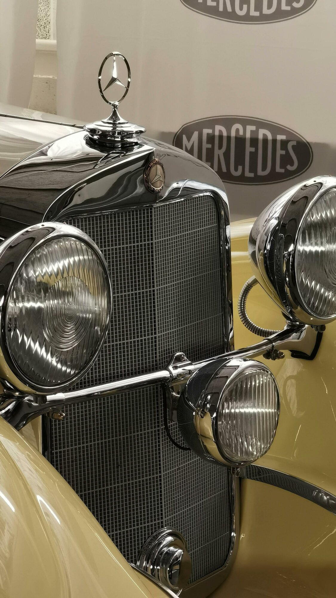 Картина на холсте 60x110 LinxOne "Автомобиль, интерьер для дома / декор на стену / дизайн