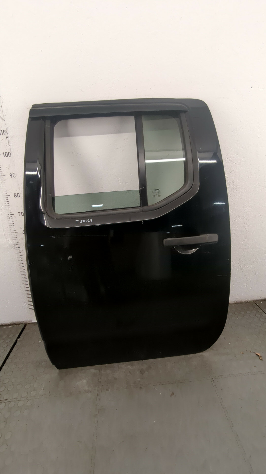 Дверь боковая (легковая) левая задняя Nissan Navara Б/У