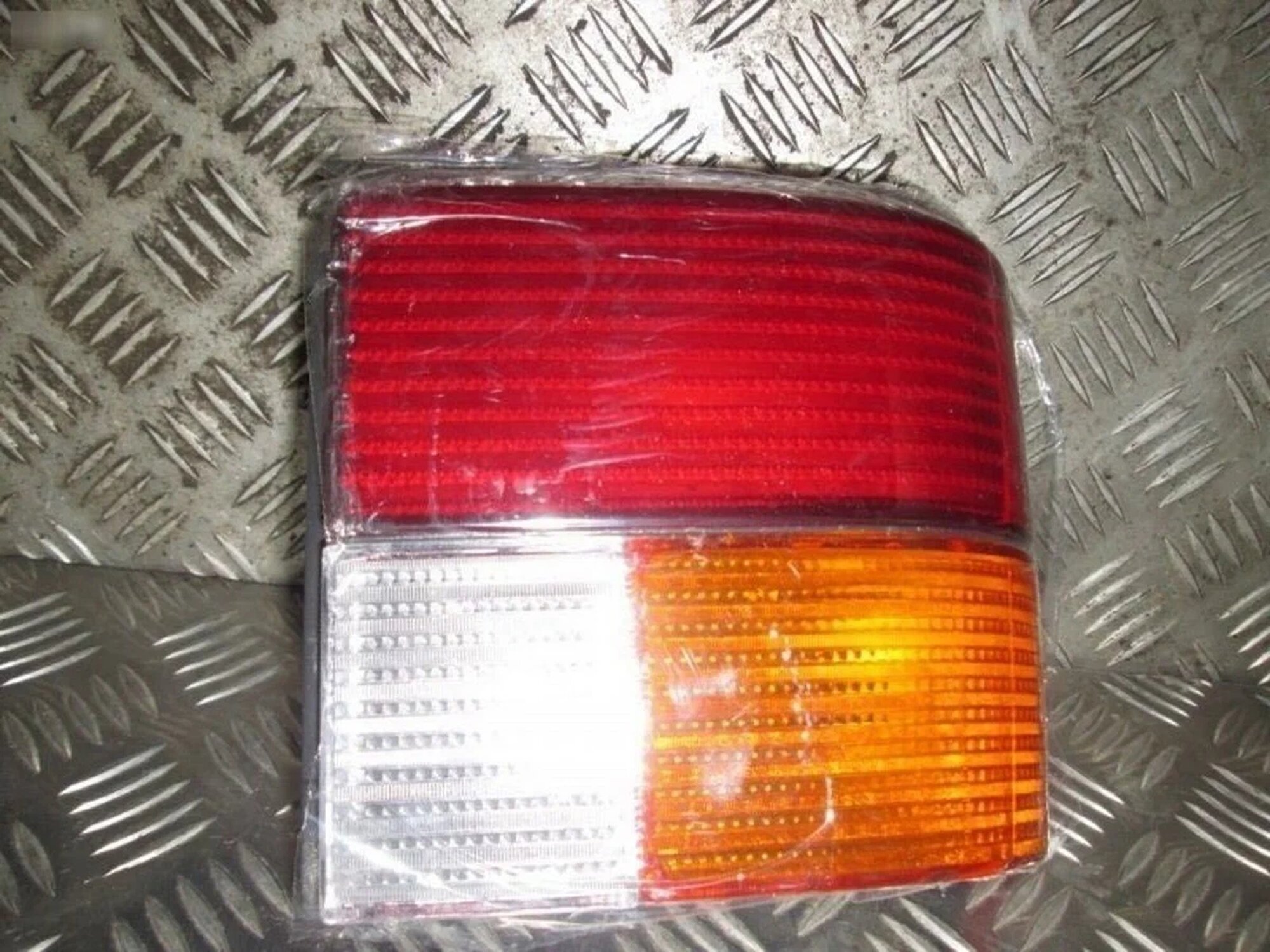 Фонарь Sat 441-1919R, для Volkswagen Transporter T4, задний, правый, галогеновый