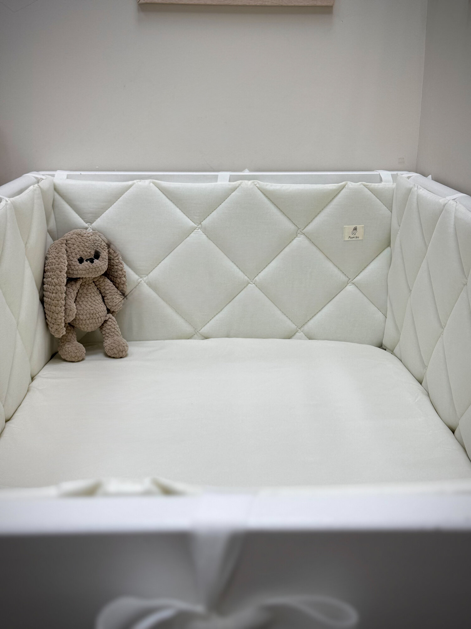 Бортики в кроватку для новорождённых стеганые MamiBro, 100% хлопок, молочный, 60х30 см - 2 шт, 120х30 см - 2 шт