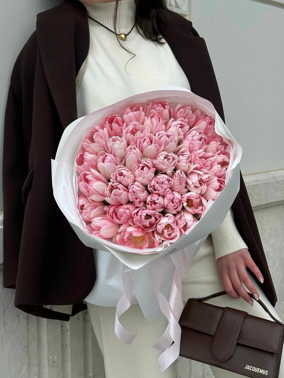 Розовые тюльпаны пионовидные