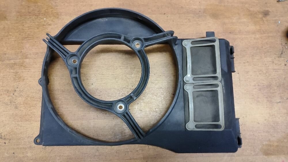 Диффузор рамка вентилятора радиатора Audi 100 C4 4A0121207B