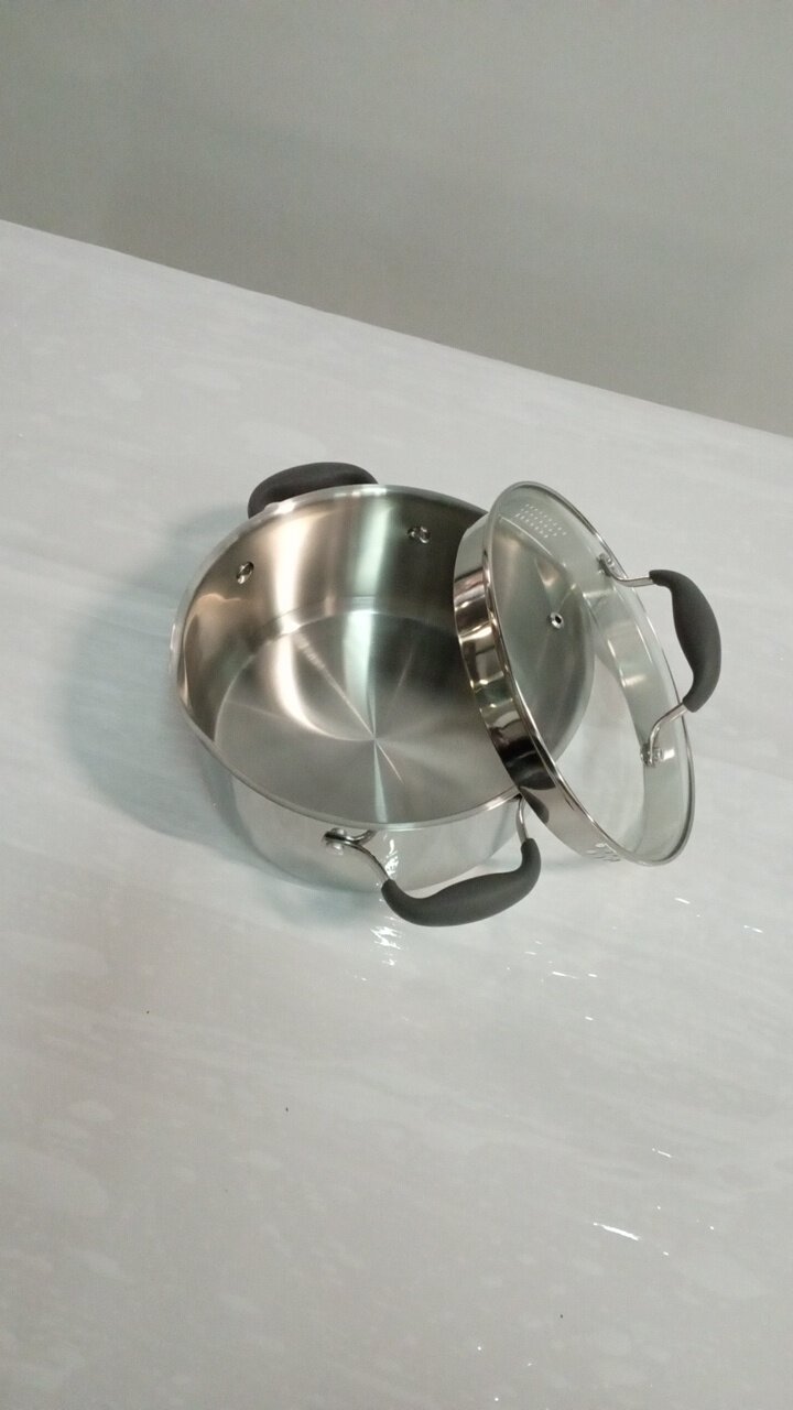 Кастрюля MAUNFELD LAURA MCS40S08GR из нержавеющей стали со стеклянной крышкой, 22 см, 4 л.