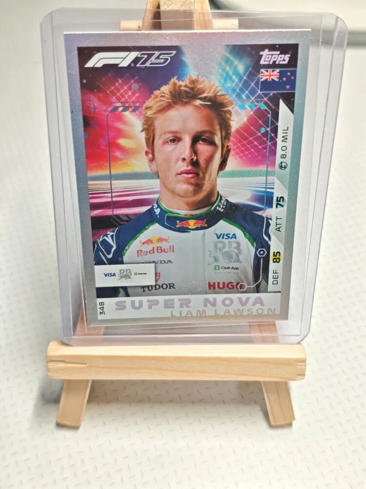 Коллекционная карточка Topps 2025 Turbo Attax Racing Car - серебристая светоотражающая