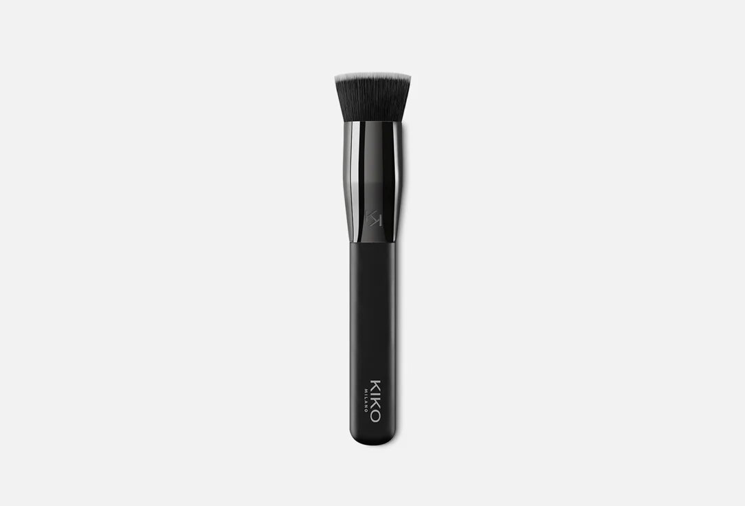KIKO Milano Face 05 round foundation brush Кисть с плоским краем для нанесения жидких средств или мусса 1 шт
