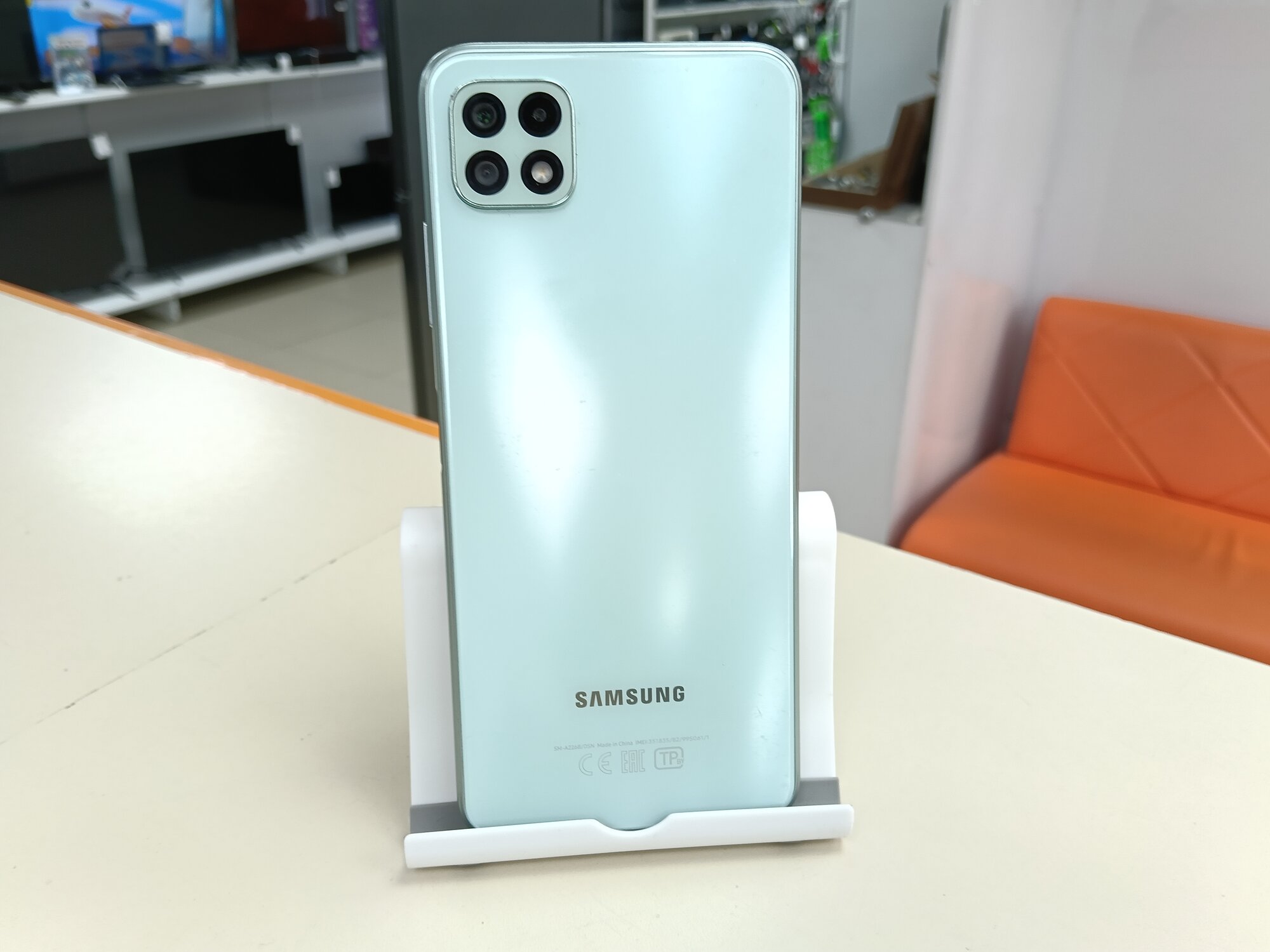 Смартфон Samsung Galaxy A22 4/128 ГБ RU, Dual nano SIM, мятный БУ уценка