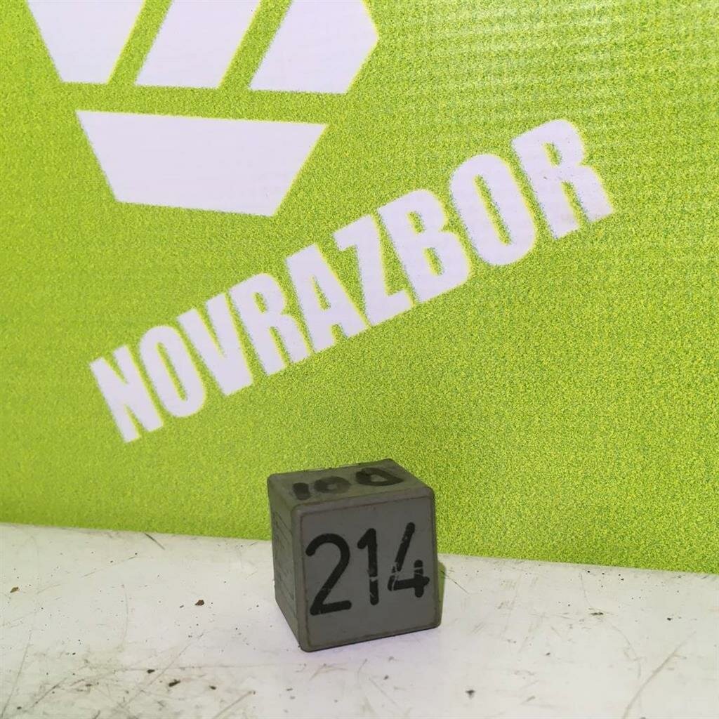 Реле Audi 80 90 B3 86-91