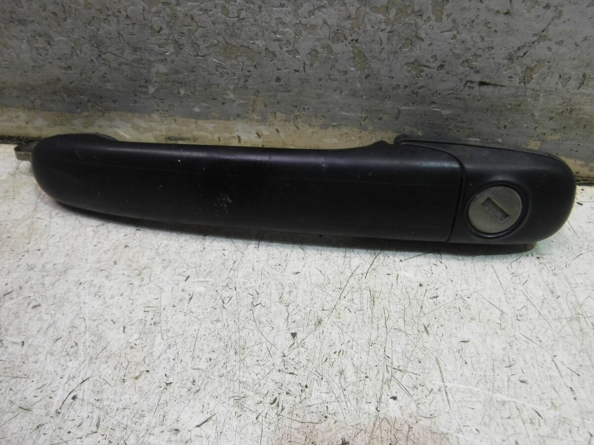 Ручка двери передней наружная левая Volkswagen Polo III (1994—2002) 6K0837207C