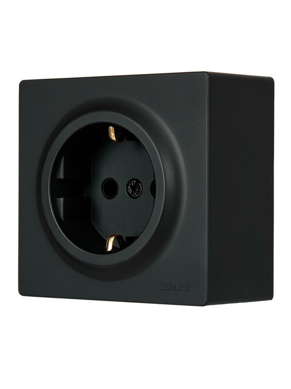 Розетка 1-местная LETO LEZARD с заземлением черный бархат для стильного монтажа