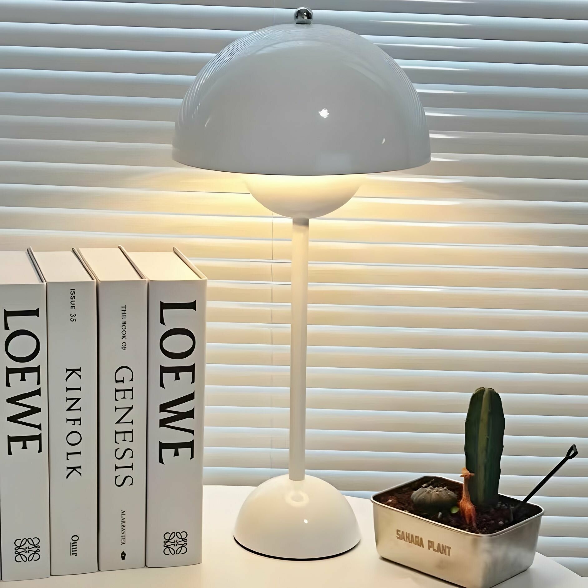 Настольная лампа, трехцветный свет, сенсорный выключатель, свободная регулировка яркости освещения