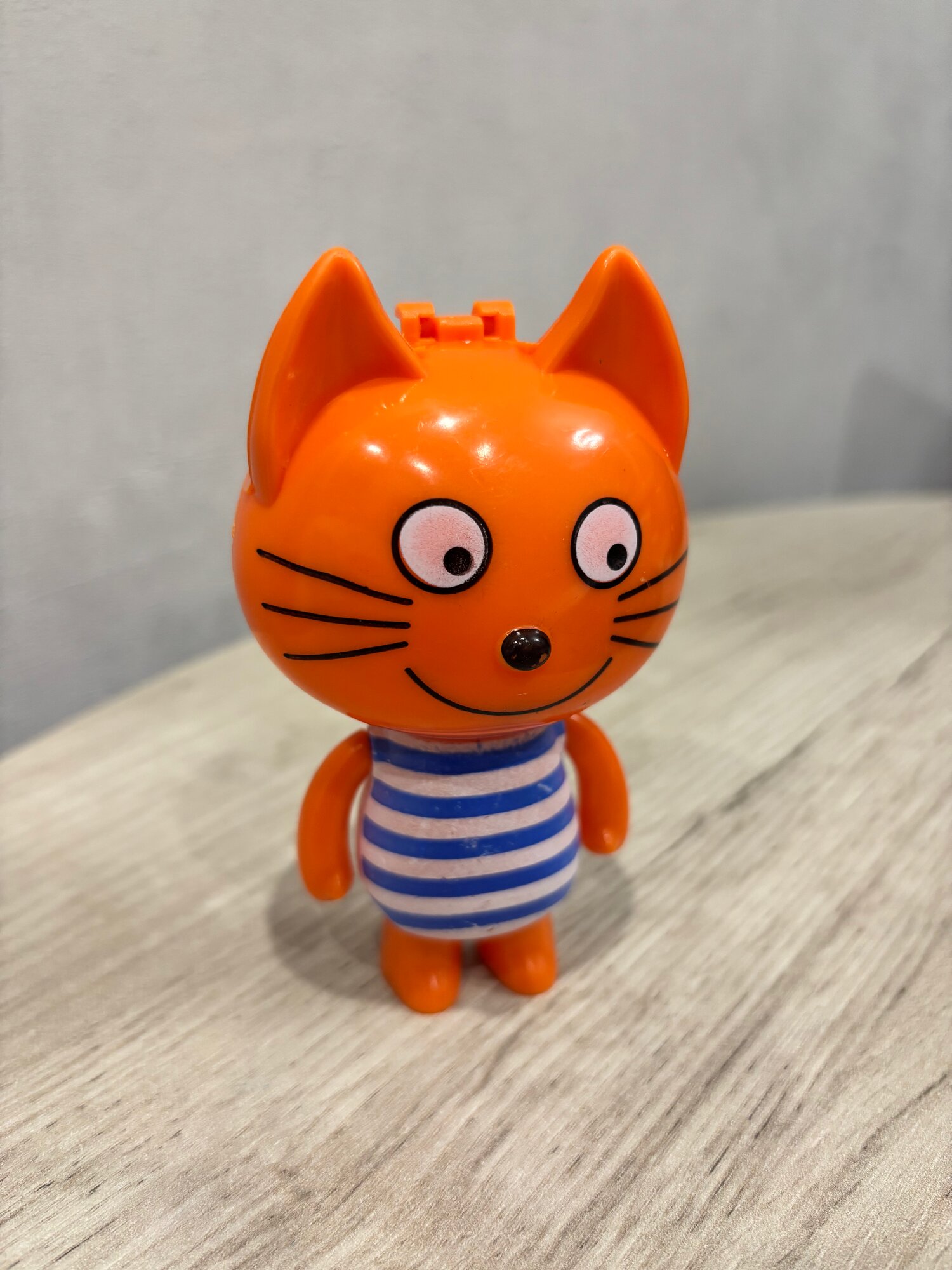 Фигурка в виде любимого персонажа Коржик из популярного мультсериала "3 кота"