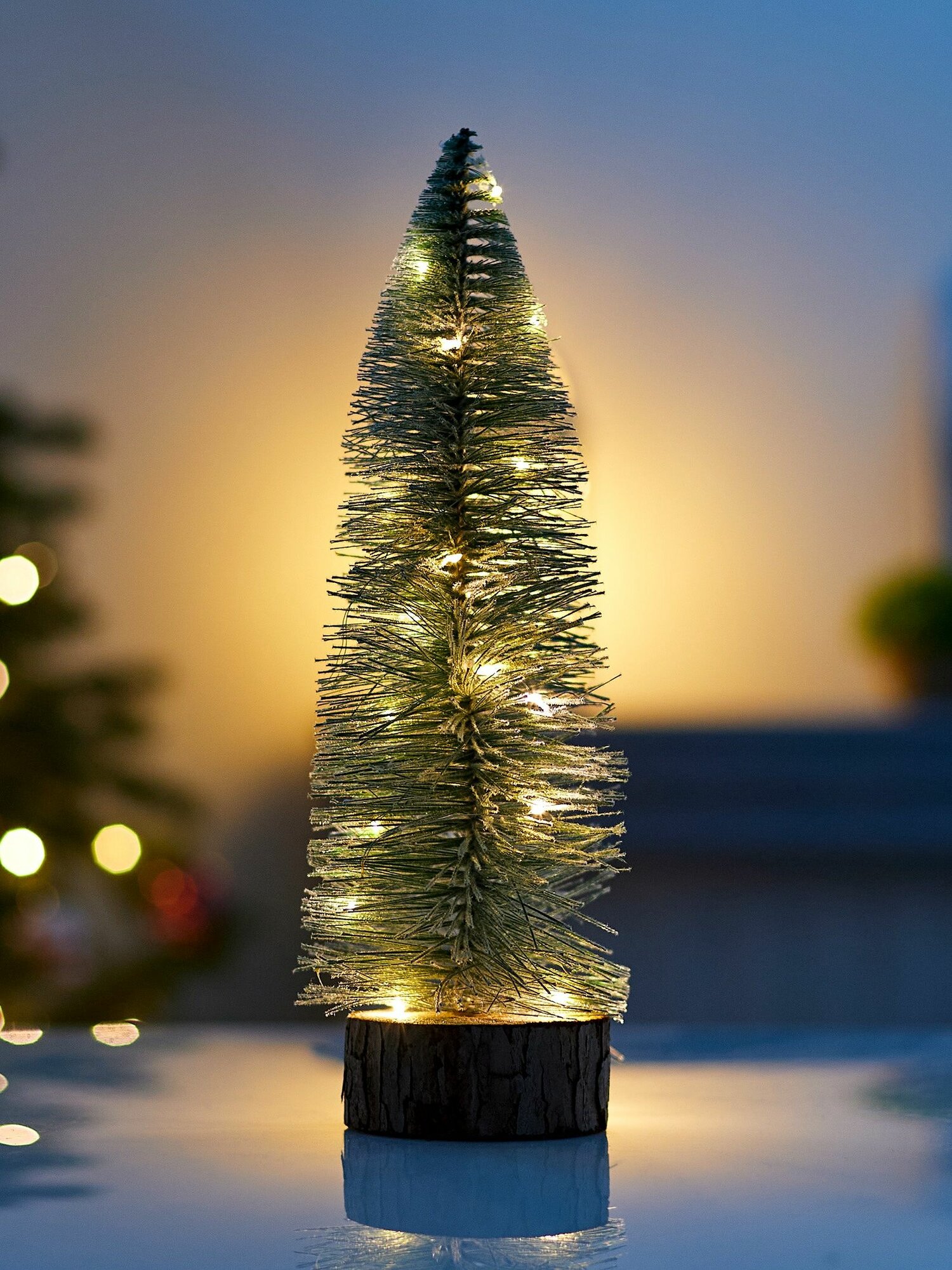 Искусственная новогодняя ёлка "Зелёная" 30 см, маленькая настольная ель на подставке для праздничного интерьера, красивая ёлочка на стол, декор для дома на Новый год в подарок, 20 LED, AG13×3