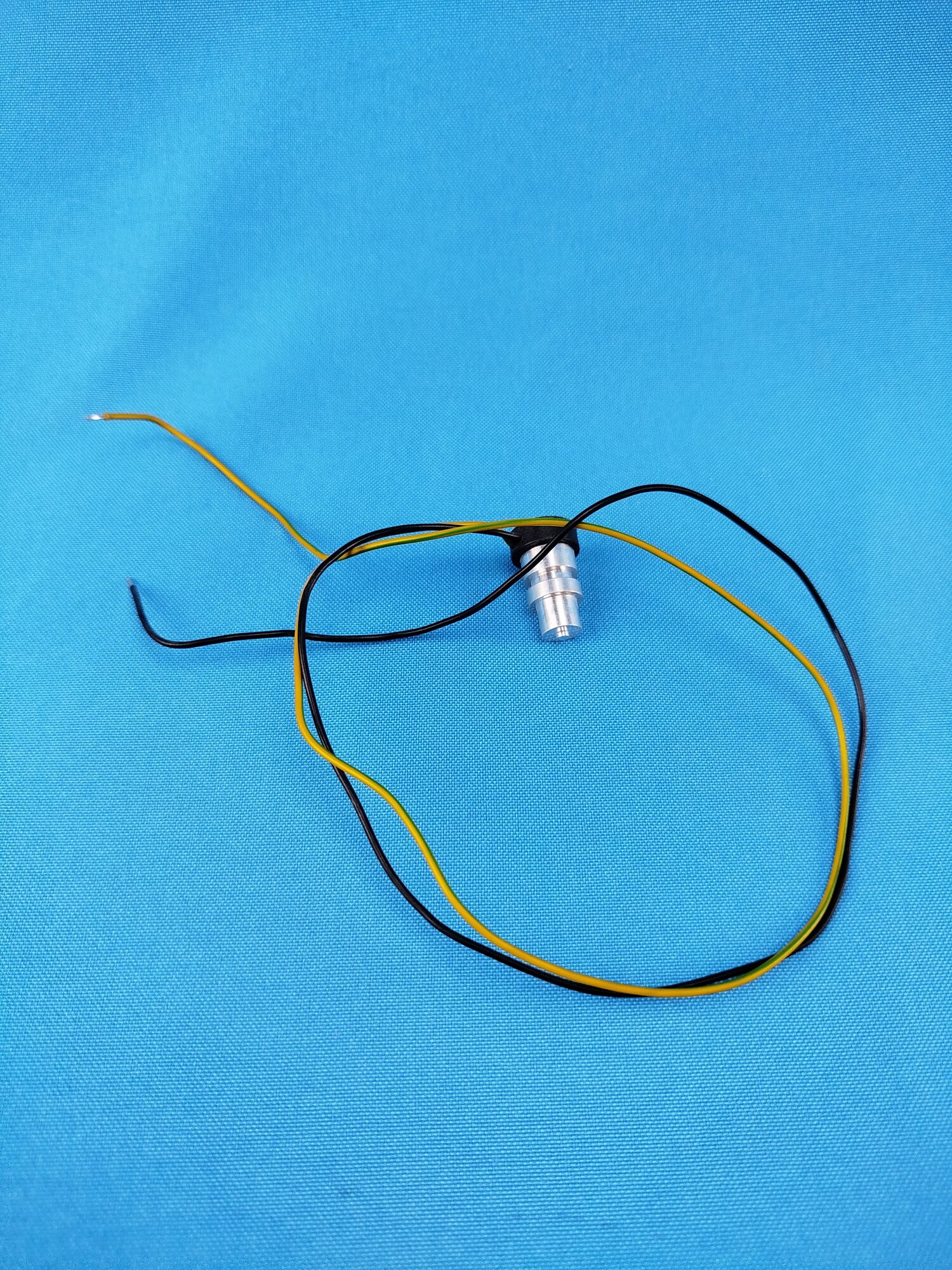 Датчик температуры "АвтоТрейд" для автомобилей КамАЗ, МАЗ, Урал входящий (подогр. 16ЖД24)