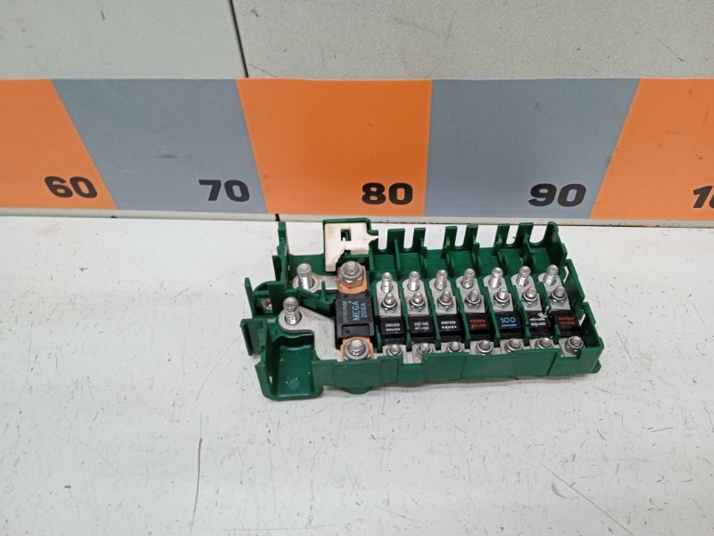 Б/У БМВ 5 E39 Блок предохранителей BMW 5-Series 1998 E39 214143 BMW арт. 61138367768