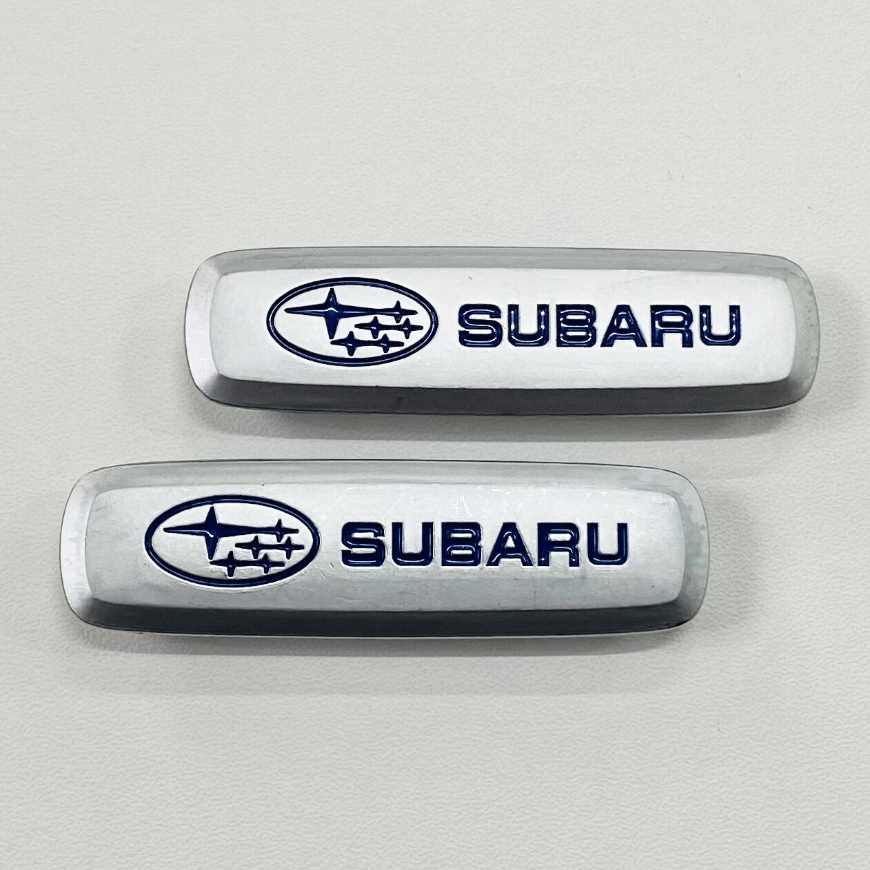 Шильдик Subaru (2 шт.) / логотип для EVA-ковриков