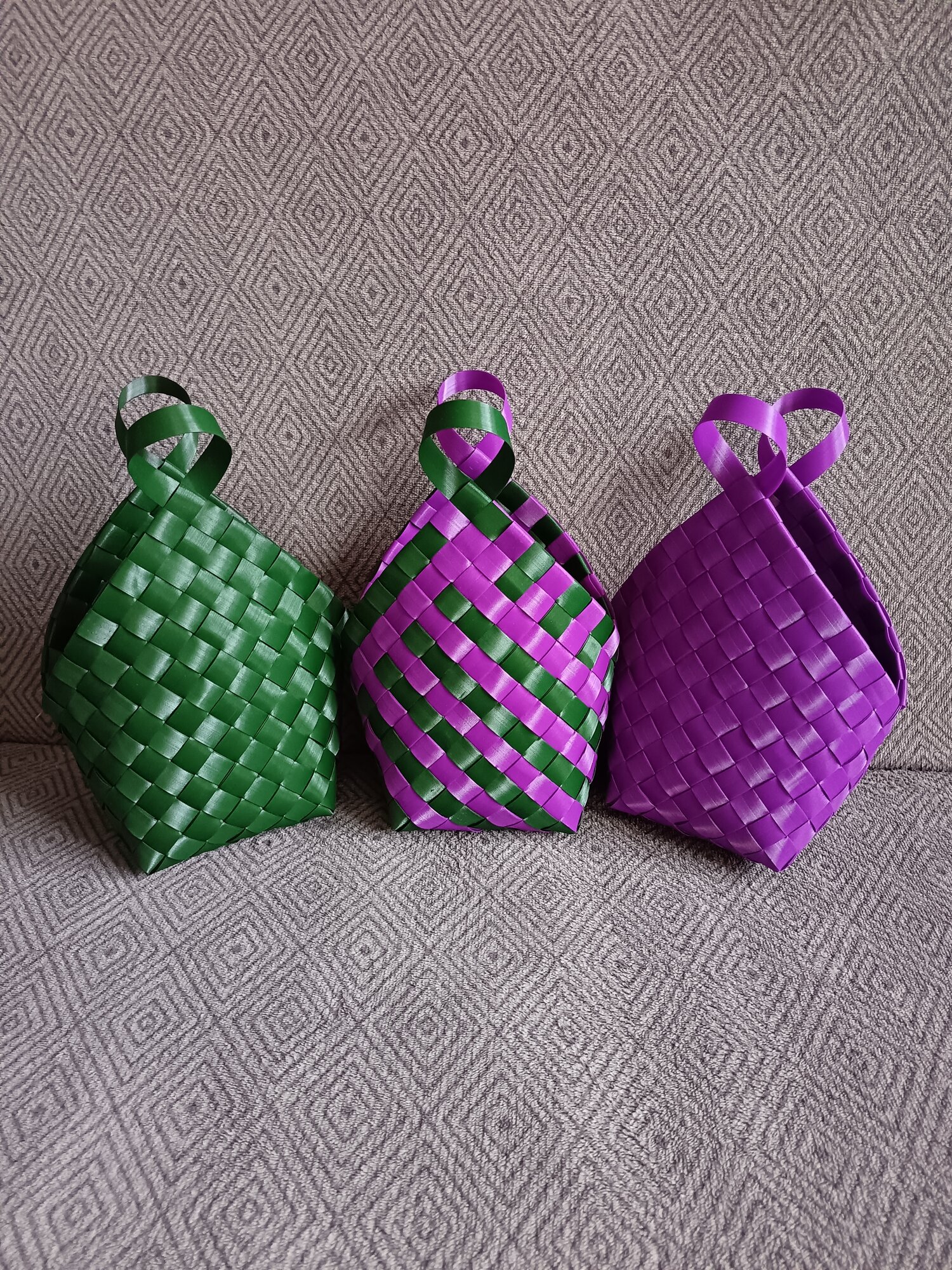 Корзинка для подарка, плетёная, искусственный ротанг, темно-зелёная, сиреневая, разноцветная