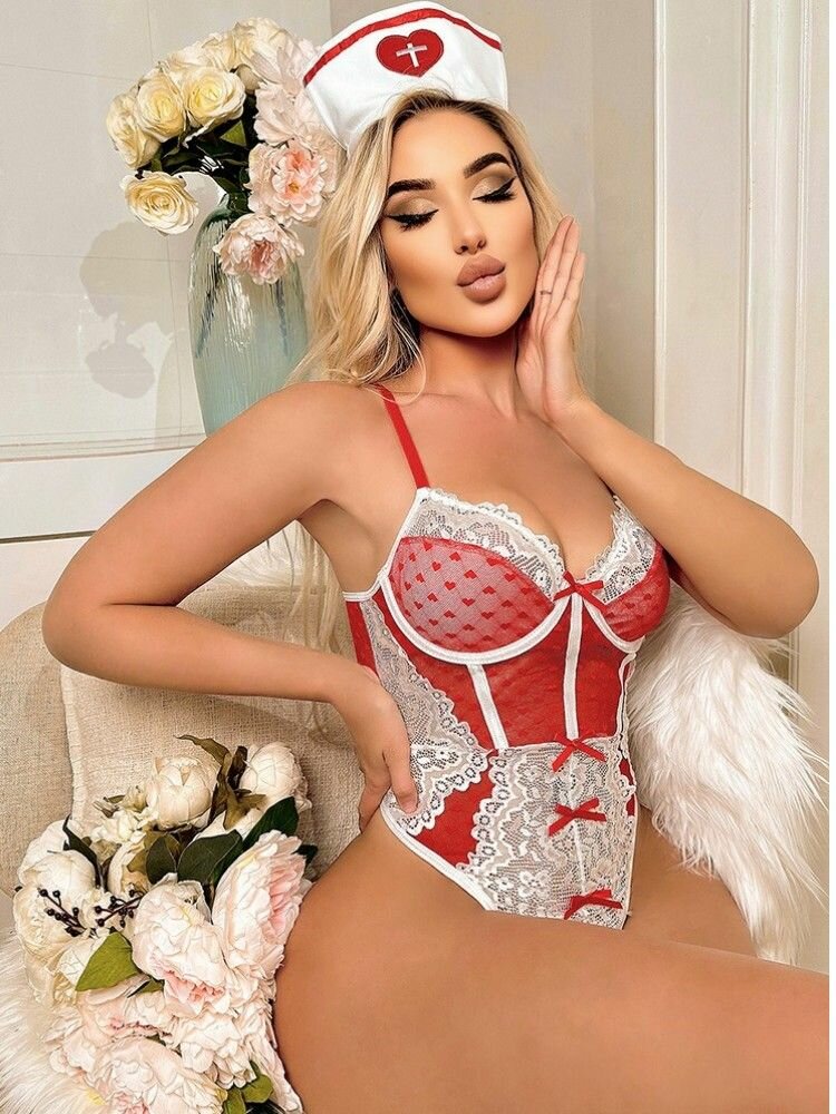Сексуальный костюм медсестры с боди и шапочкой