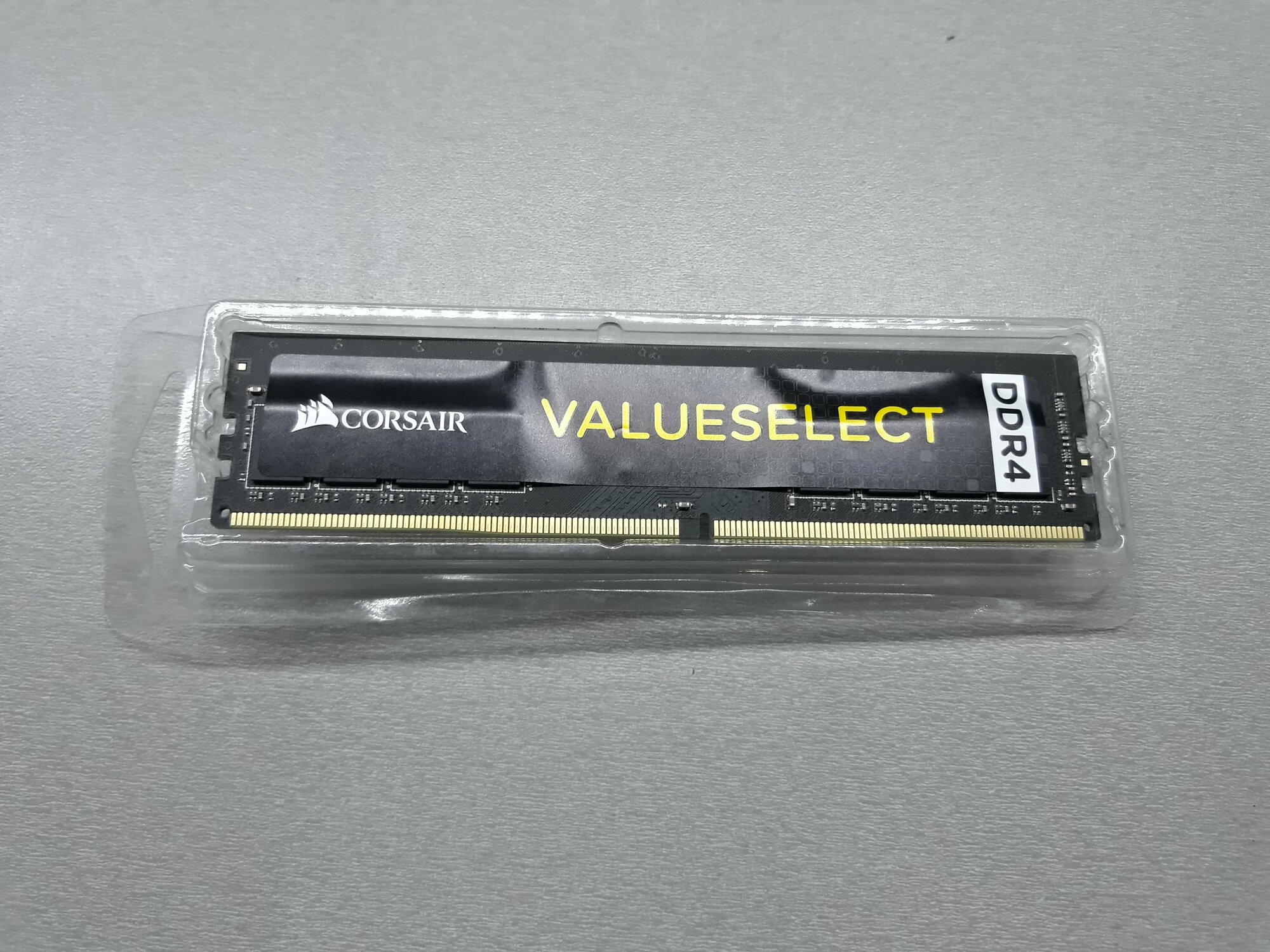 Оперативная память Corsair ValueSelect 4 ГБ DDR4 2133 МГц DIMM CL15 CMV4GX4M1A2133C15