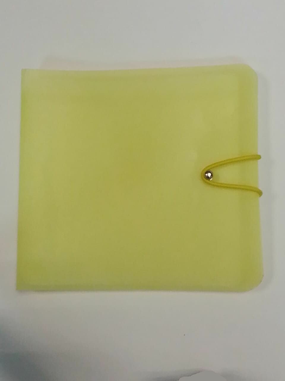 Папка для 12 CD/DVD дисков желтая с резиновой застёжкой