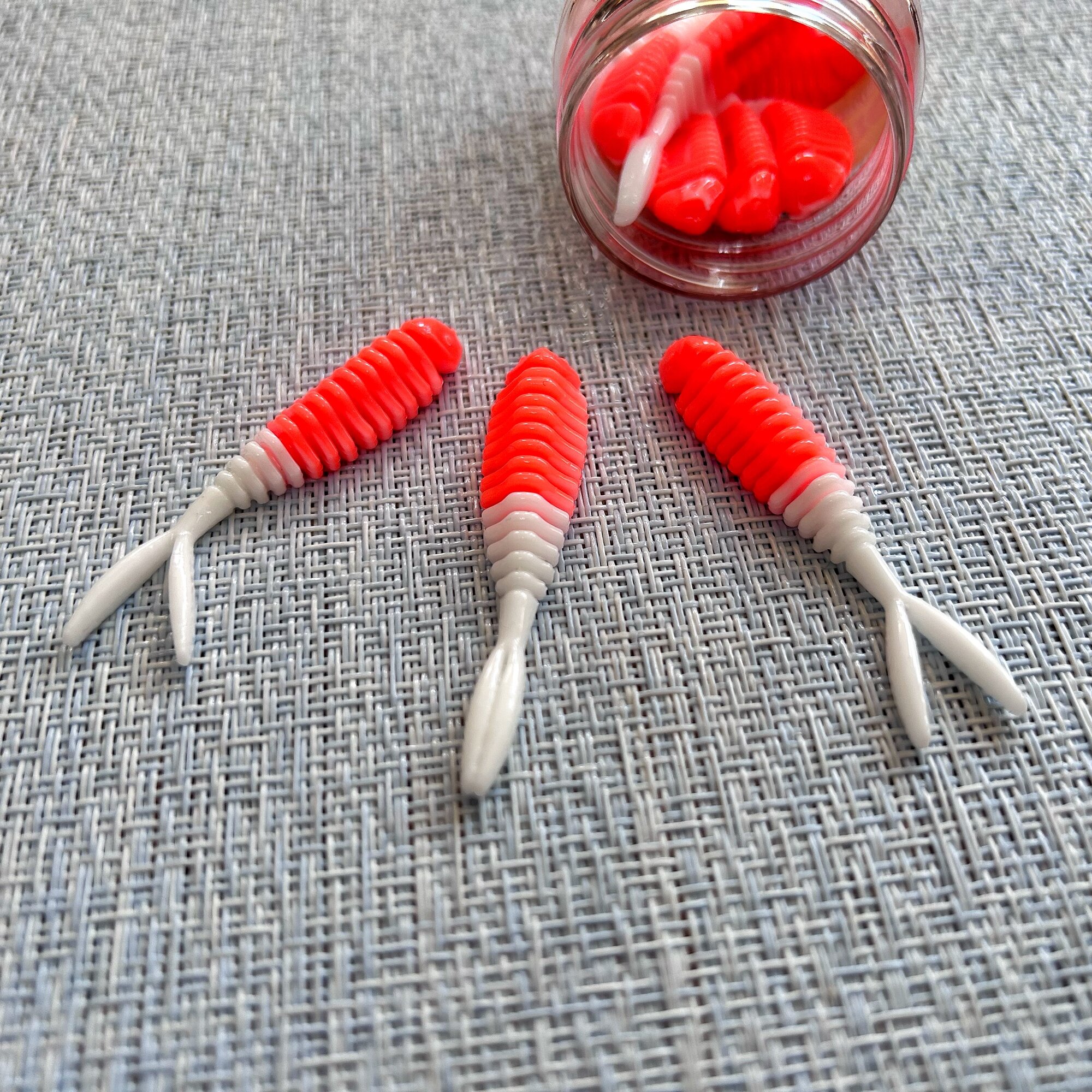 Мягкая силиконовая приманка для форели Креветка 55 мм, 10 шт в банке, аттрактант Сыр, цвет Бело-Красный