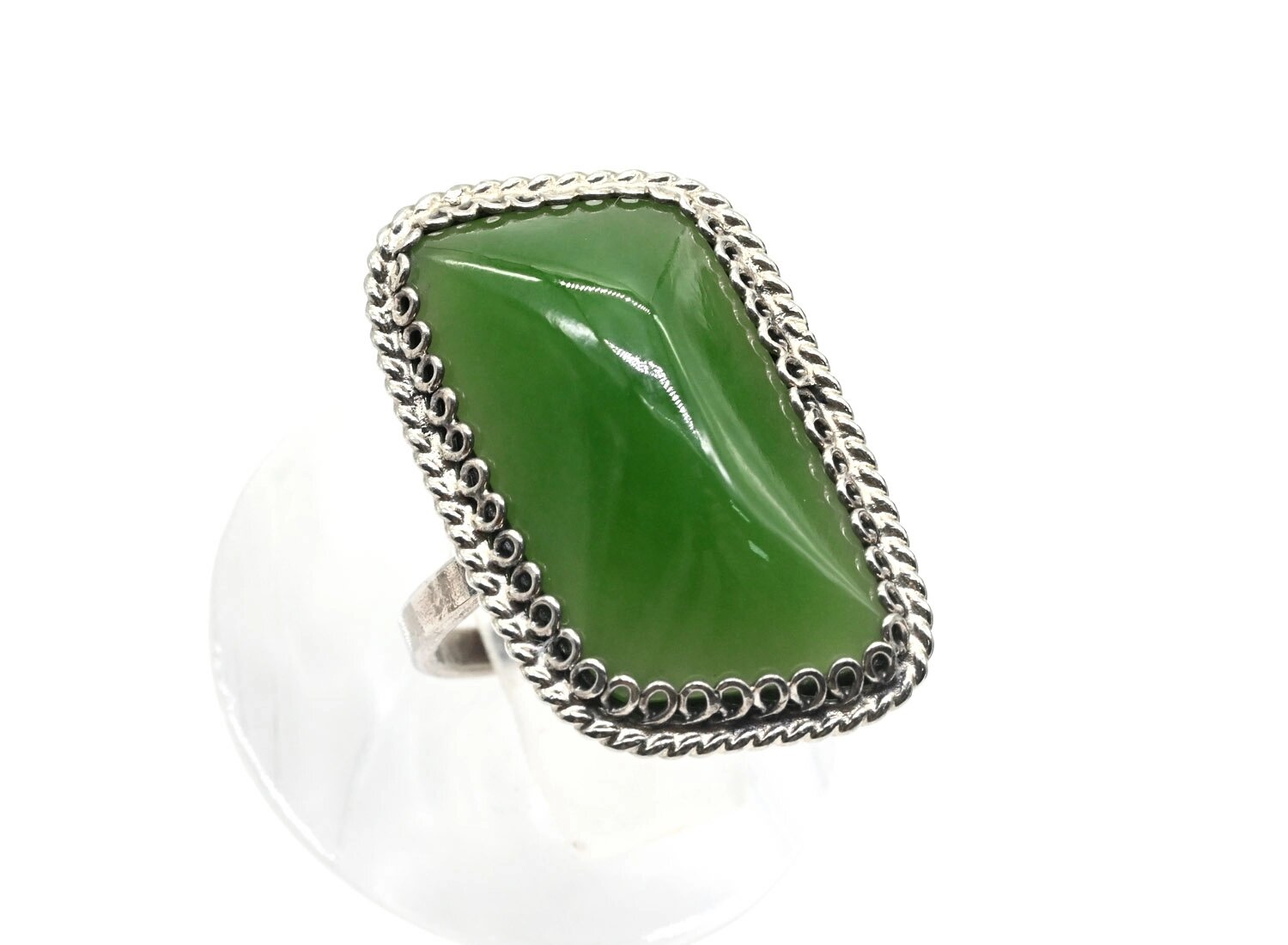 Кольцо, нефрит