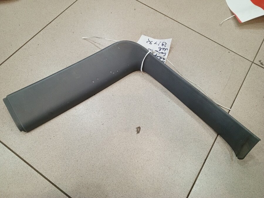 Обшивка двери багажника левая от Toyota RAV4 2000-2005