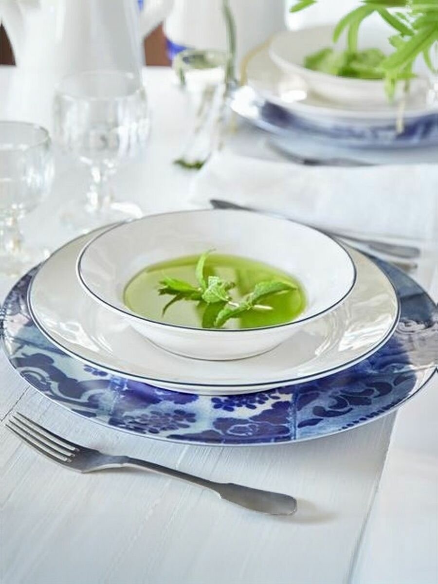 Тарелка основная круглая, глубокая синяя кайма "Beja WHITE, Blu" 21.1 см, 600 мл.