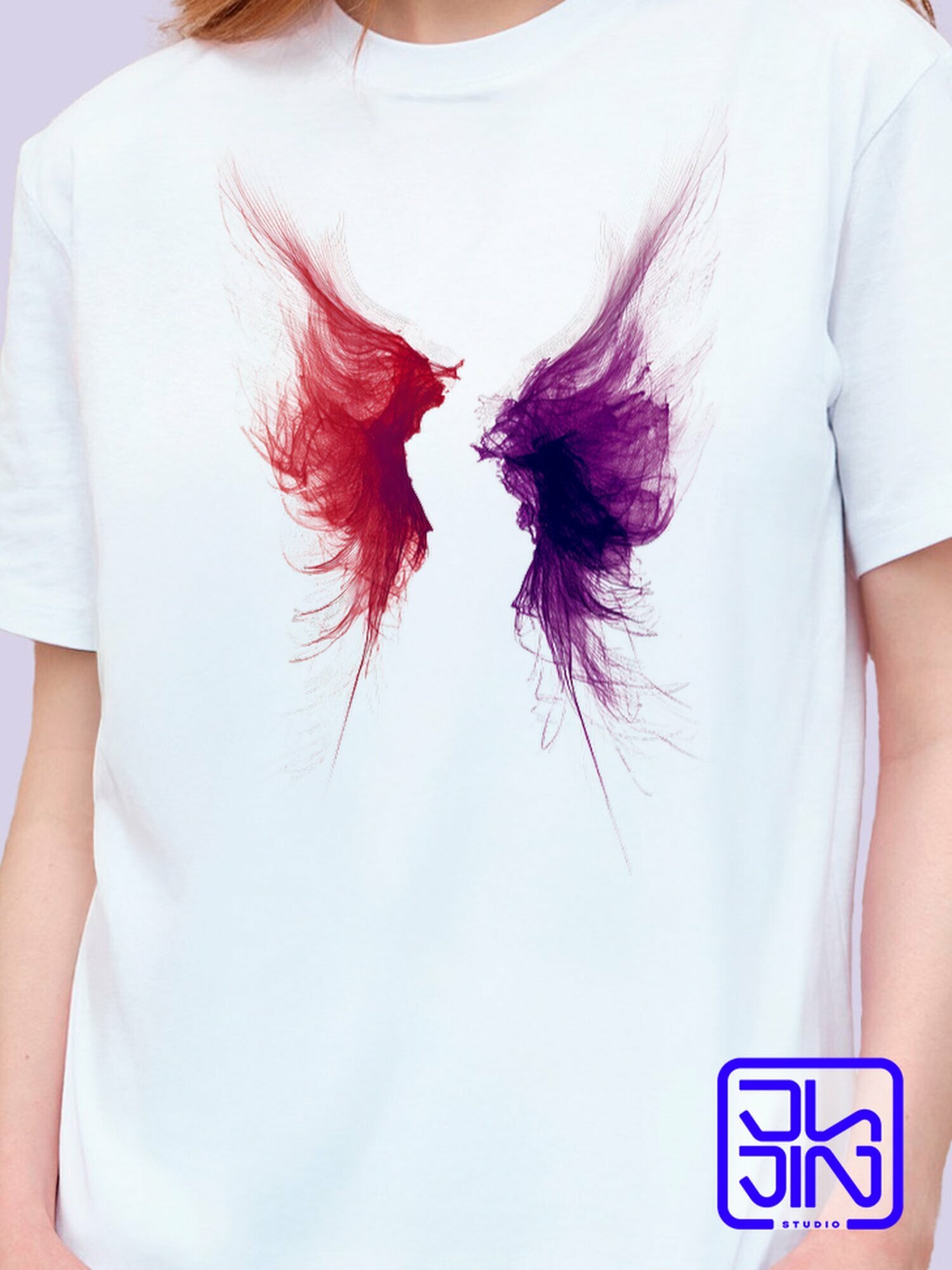 Футболка классическая женская с авторским принтом Абстрактные белые крылья с красными и фиолетовыми перьями в стиле абстракции, белый хлопковый трикотаж с прикольным рисунком на груди