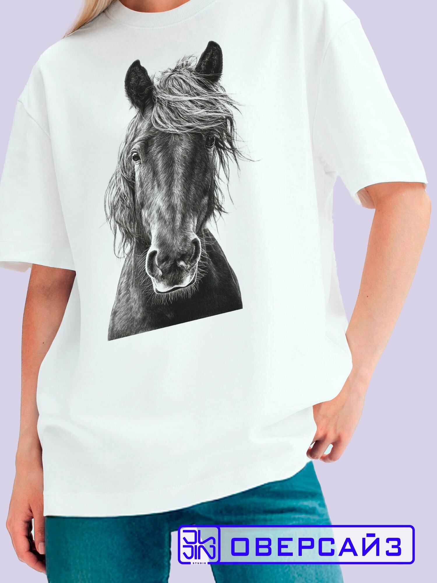 Футболка оверсайз женская с принтом Черно-белый графитовый портрет лошади, минималистичное авторское изображение, белый хлопковый трикотаж с прикольным рисунком на груди