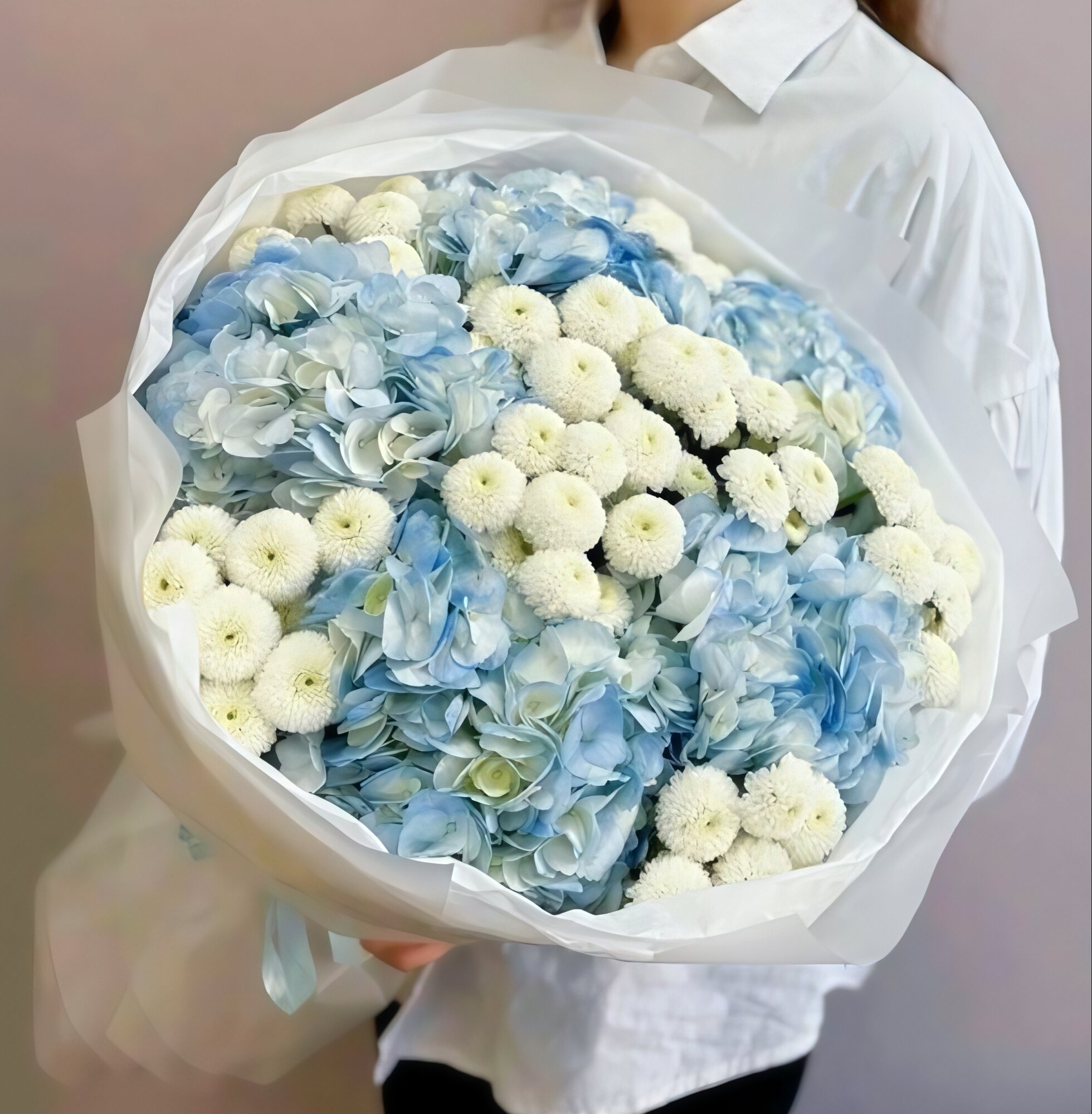 Букет из голубых гортензий, белых хризантем, красивый букет цветов, шикарный, премиум цветы, премиум букет