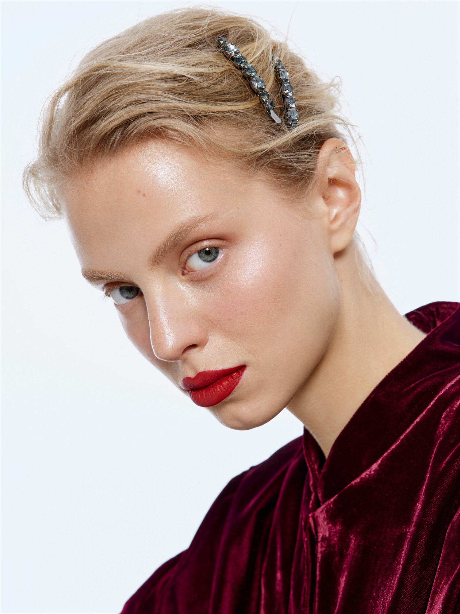 Заколка-зажим для волос Sela, искусственная смола, стразы, цвет ваниль