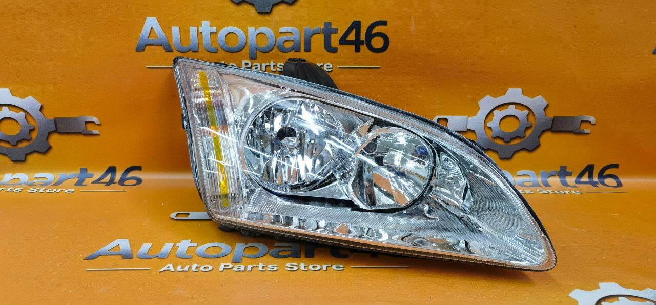 Правая фара Форд Фокус 2 FORD FOCUS II хром с 2005 по 2008 год